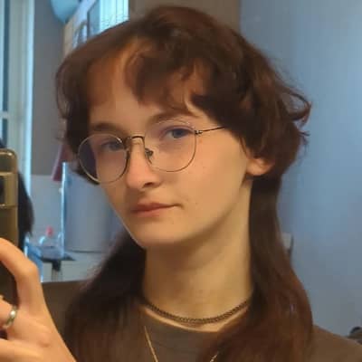 Emilie r. | Niort, France | Rover.com